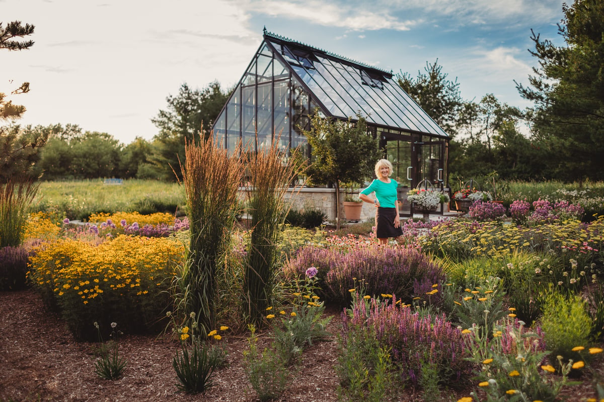 How to Find the Right Greenhouse Size for My Backyard?