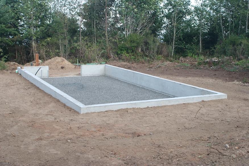 How does it fasten to the foundation?